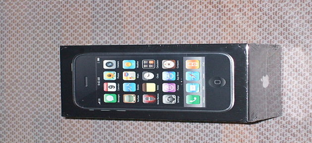 Primul iPhone este acum de vânzare pe eBay pentru suma de 10.000