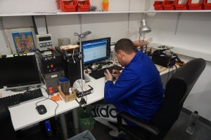 De ce QuickMobile a ajuns lider pe piața de telefoane mobile din România?