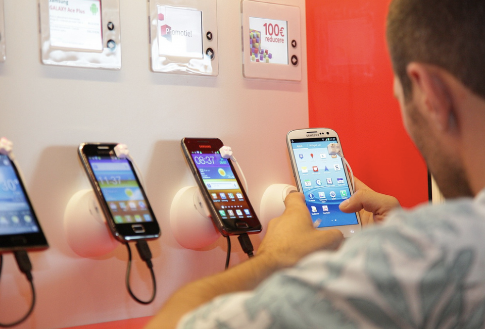 Ce știți de abonamentele RED 10 și RED 15 de la Vodafone?