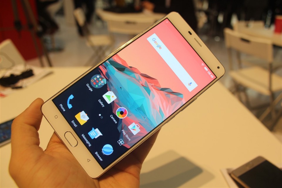 MWC 2016: Allview P8 Energy PRO - hands-on și primele impresii