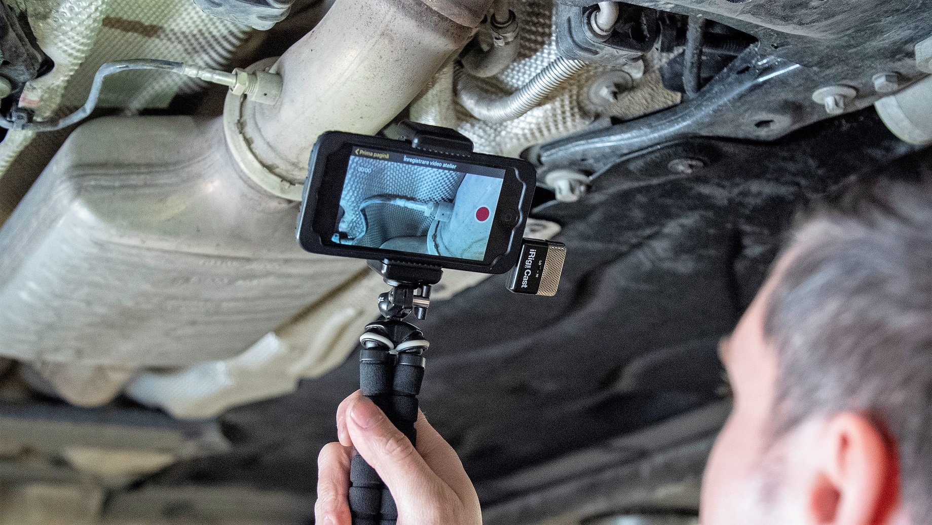 BMW introduce devizul digital de service cu explicații video