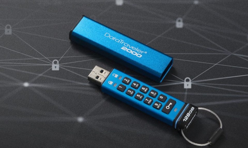 Stick USB cu cod PIN alfanumeric - Kingston DataTraveler 2000