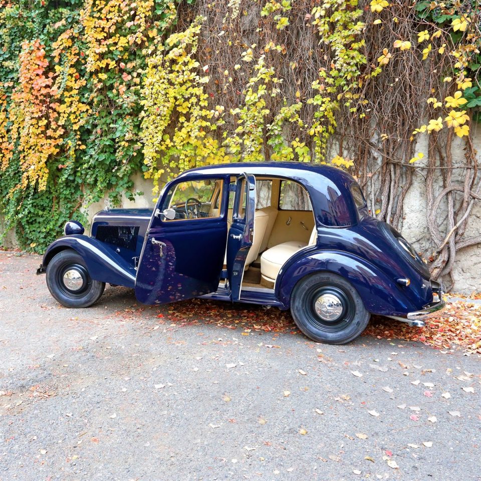 Maşina “comisarului Moldovan” a fost vândută la licitaţie pentru 29.000 ...