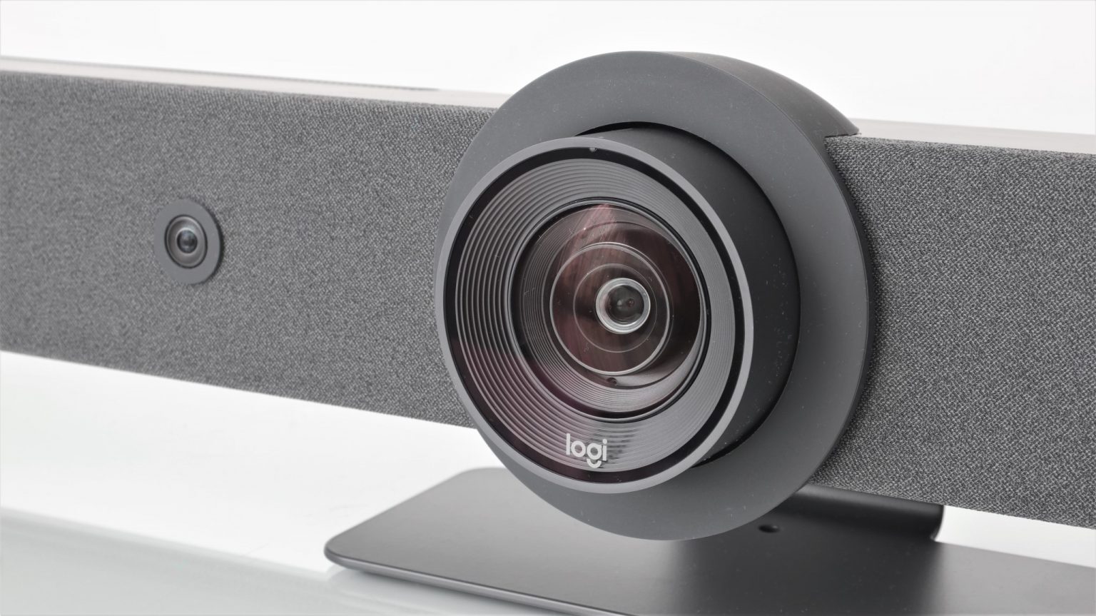 Sistem videoconferință Logitech Rally Bar - review