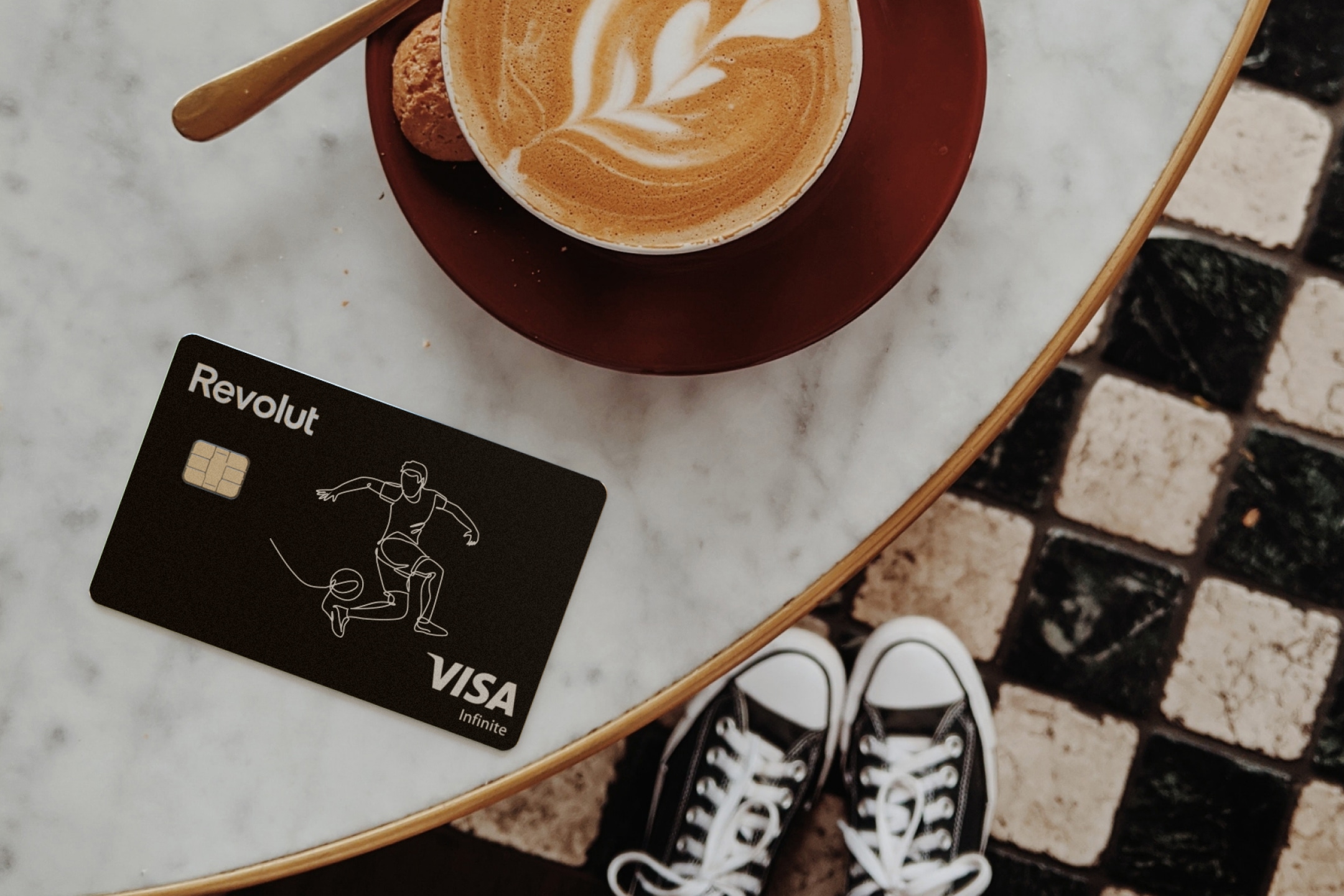 Revolut a lansat carduri personalizate în România