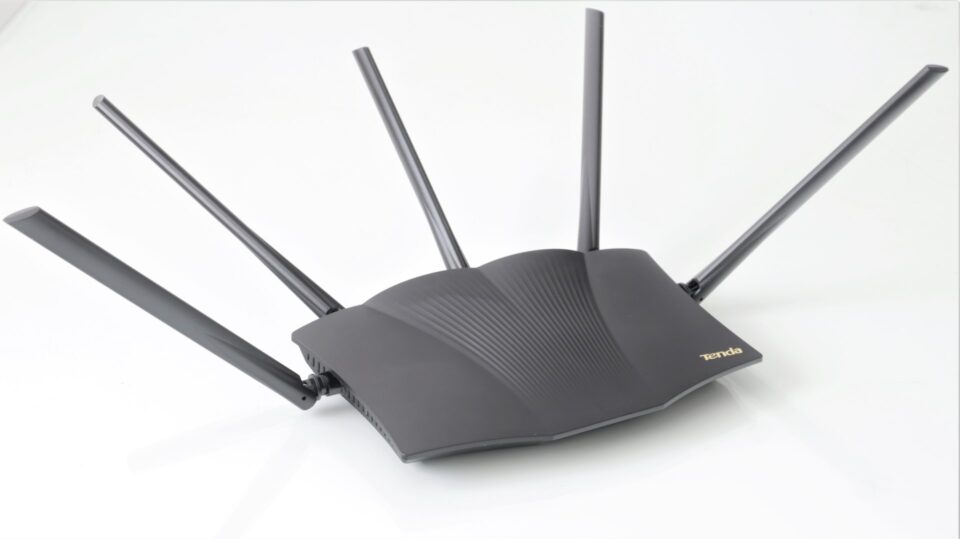 Router Wi-Fi 6 AX3000 Tenda RX12 Pro - prezentare