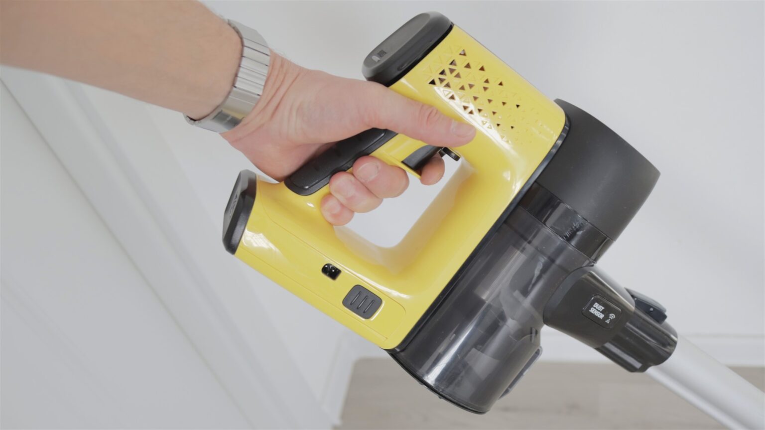 Aspirator vertical fără cablu Karcher VC 7 Cordless yourMax - review