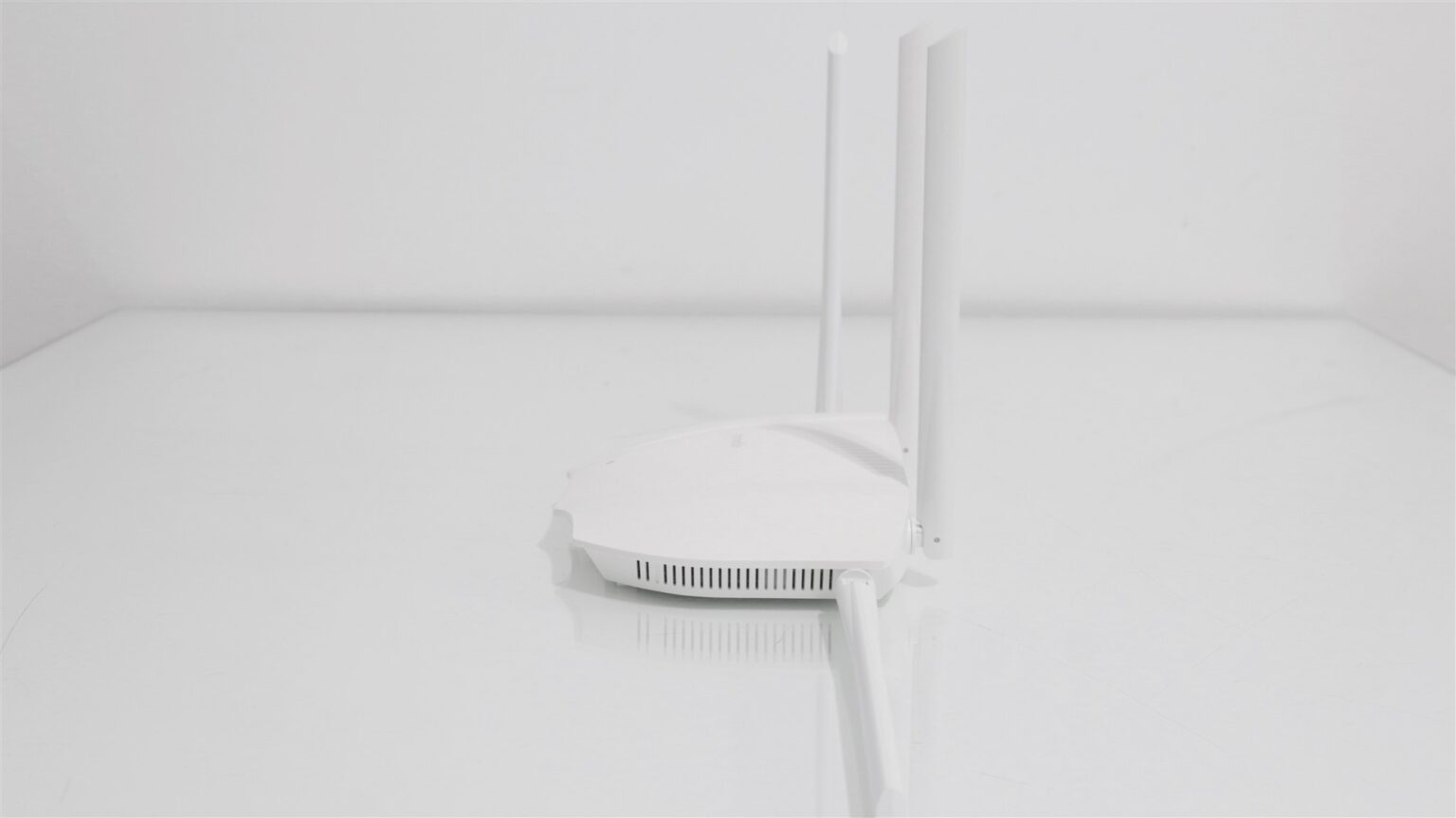 Router Wi-Fi 6 AX3000 Tenda TX9 - review