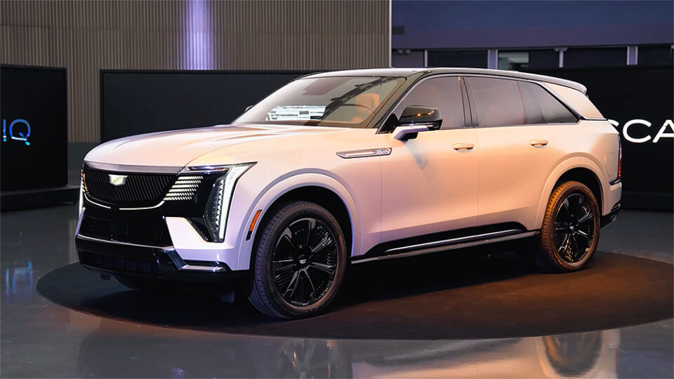 Cadillac Escalade IQ sau cum arată un SUV 100% electric ce cântăreşte ...