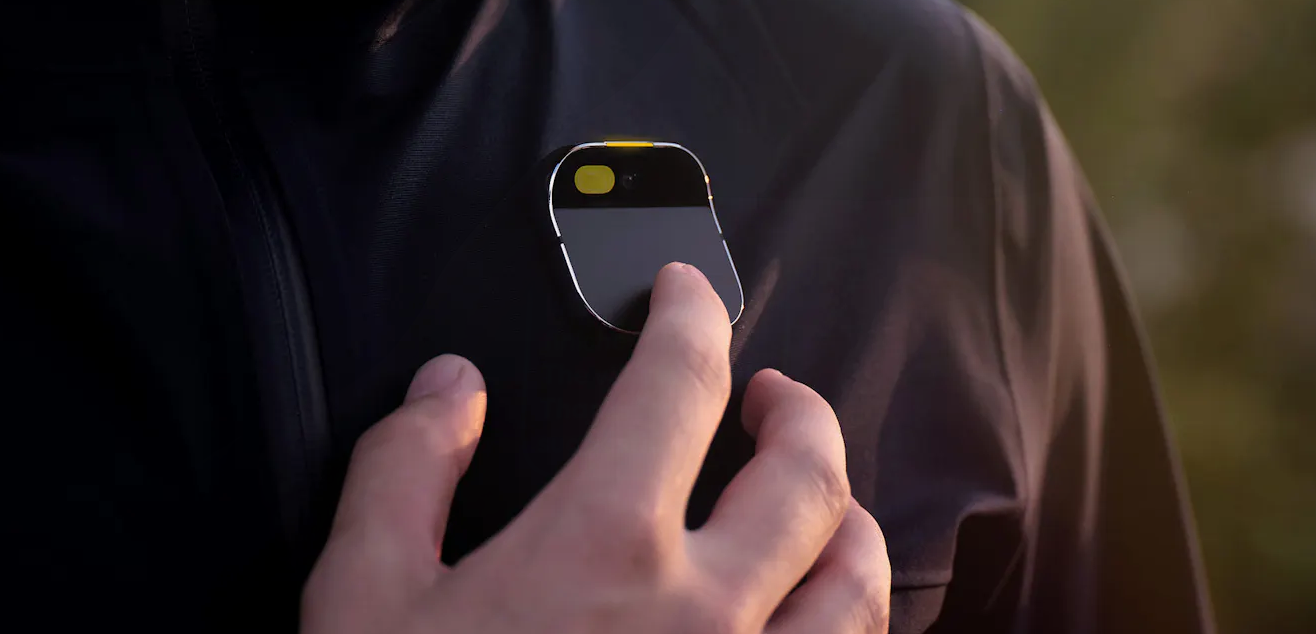 Humane AI Pin, gadget-ul care a fost prezentat ca înlocuitorul global ...