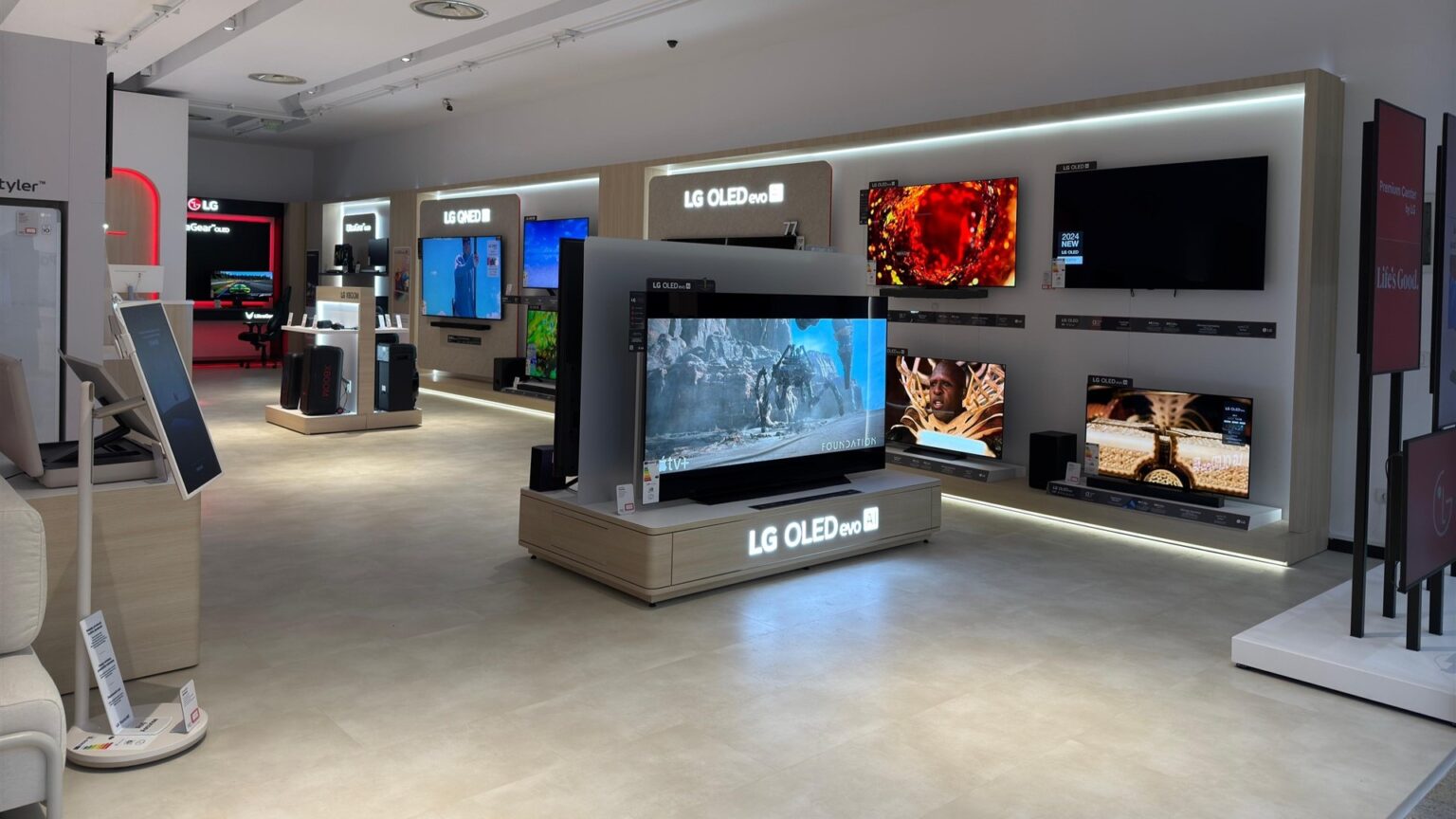 Premium Center by LG - showroom în care poți interacționa cu cele mai ...