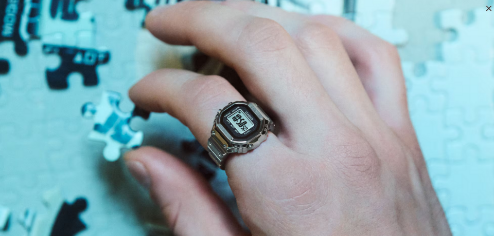 Casio a lansat un inel (aproape) inteligent cu design inspirat dintr-un ...