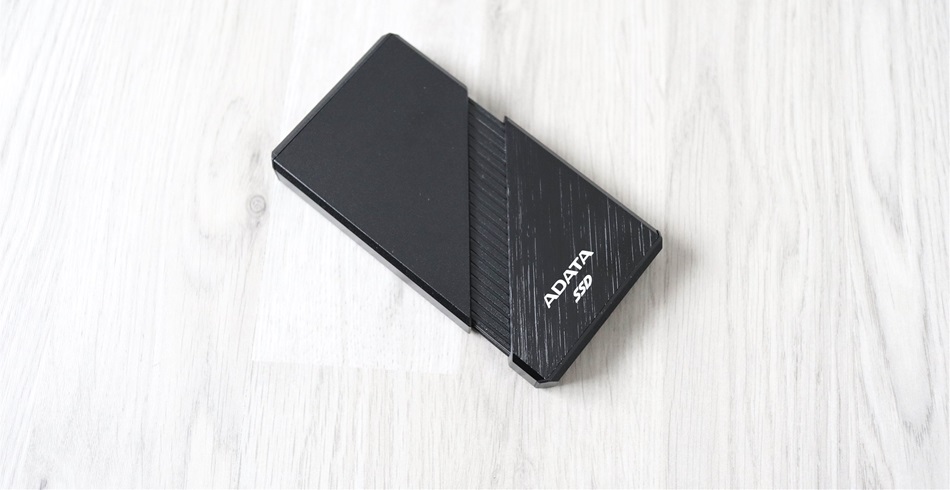 SSD extern USB4 40 Gbps ADATA SE920 1TB - review (Răcire activă pentru ...