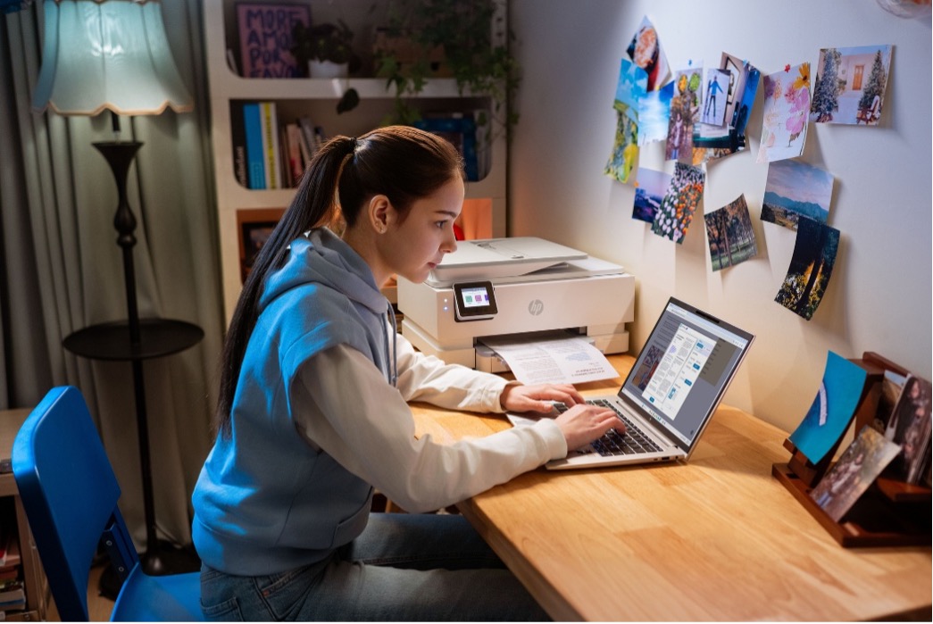 HP a lansat 14 inovații pentru spațiile de lucru: monitor portabil de ...